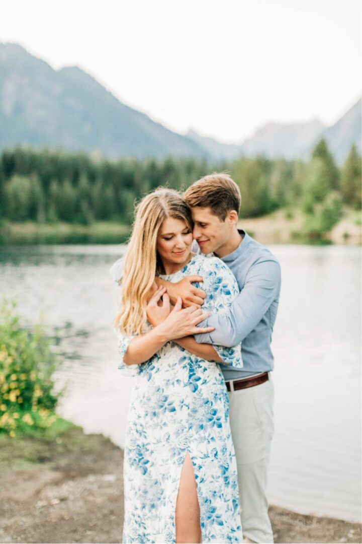 Gold Creek Pond Engagement Session - Jenna Bechtholt Photography