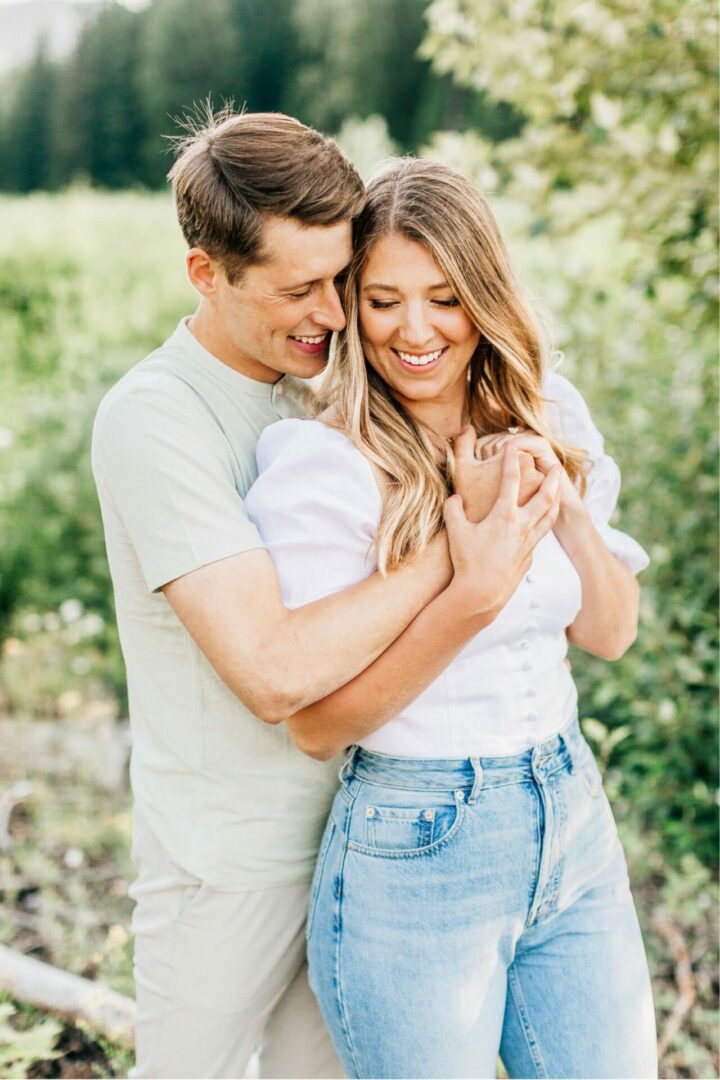 Gold Creek Pond Engagement Session - Jenna Bechtholt Photography